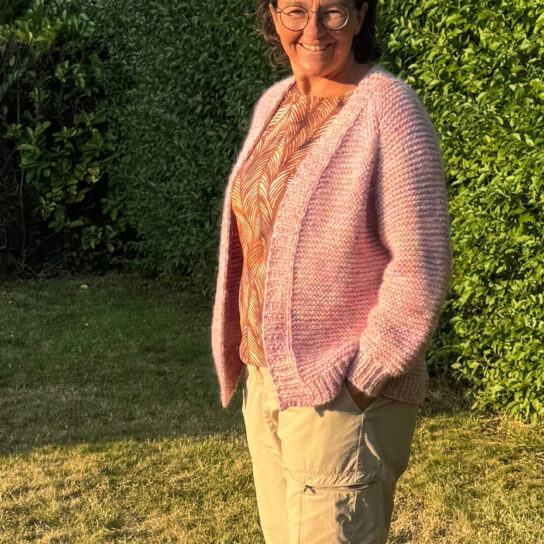 Joori Cardigan Knitting Pattern – Seamless Raglan Top-Down